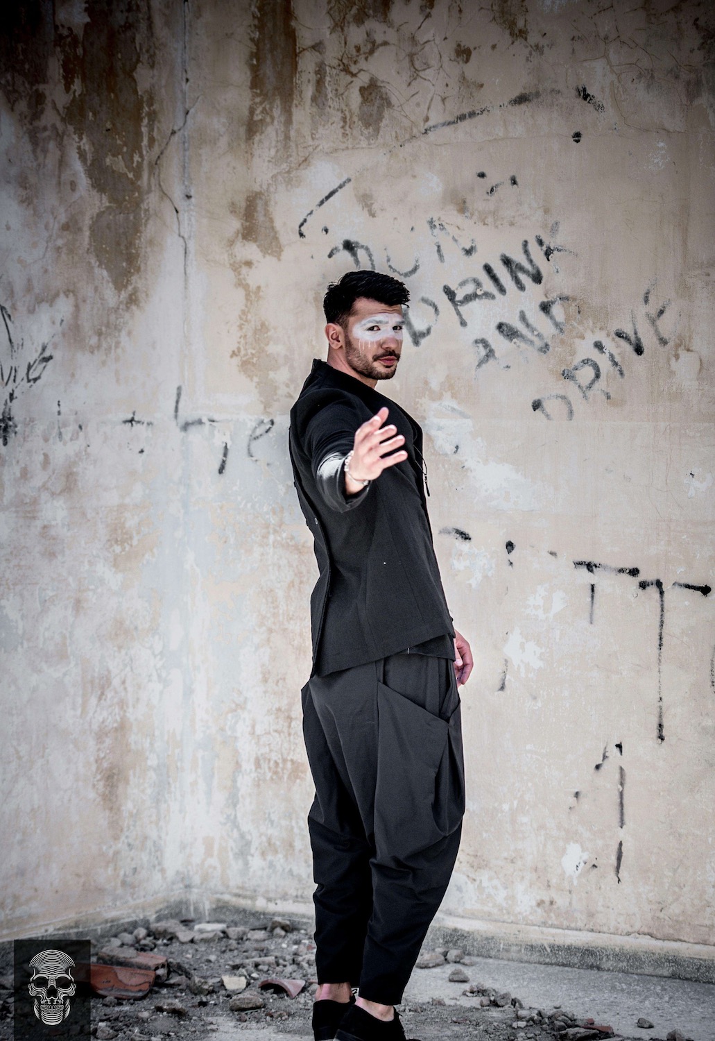 Loose Pockets Pants - Alterego